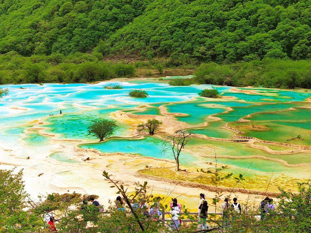2-Day Private Tour of Jiuzhaigou and Huanglong (Jiuzhaigou Railway ...