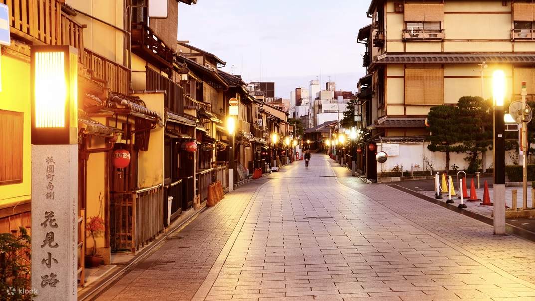 Gion Uemori Kaiseki Cuisine Tasting & Gion Surroundings & Yasaka Shrine ...