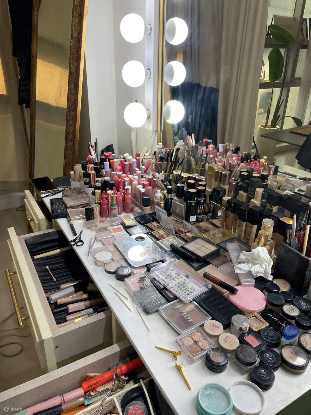 K-Pop Idol One Day Experience in Seoul: Hair & Makeup & Photo-shoot - Klook