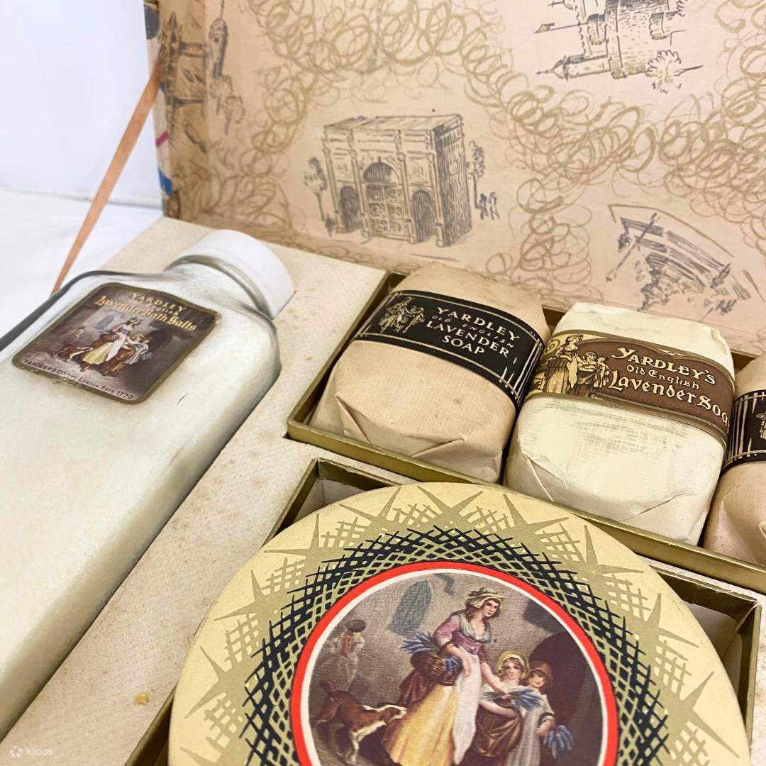 iLab - "Clothes Fragrance and Fan Shadow" Magnificent European Antiques ...