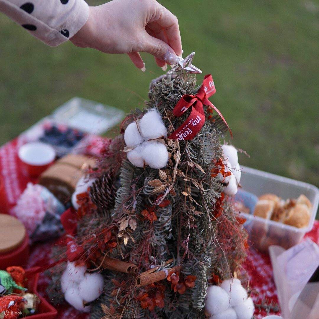 Christmas tree and garland workshop - Klook Australia