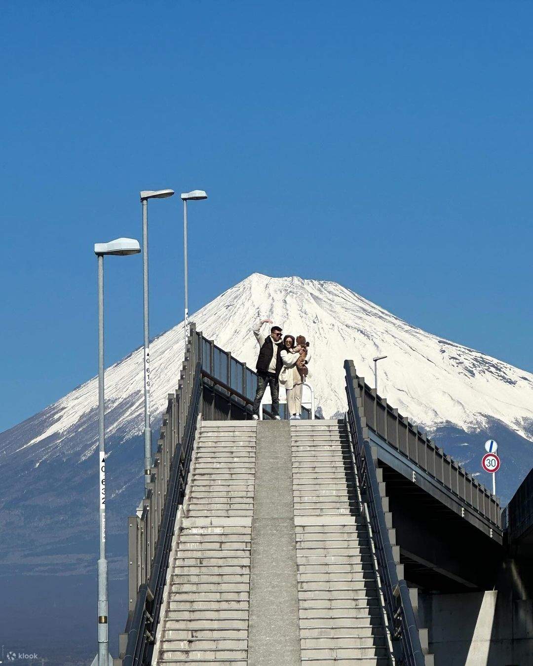 Mount Fuji Arakurayama Sengen Park and Yumeno hashi Join In One Day Bus ...