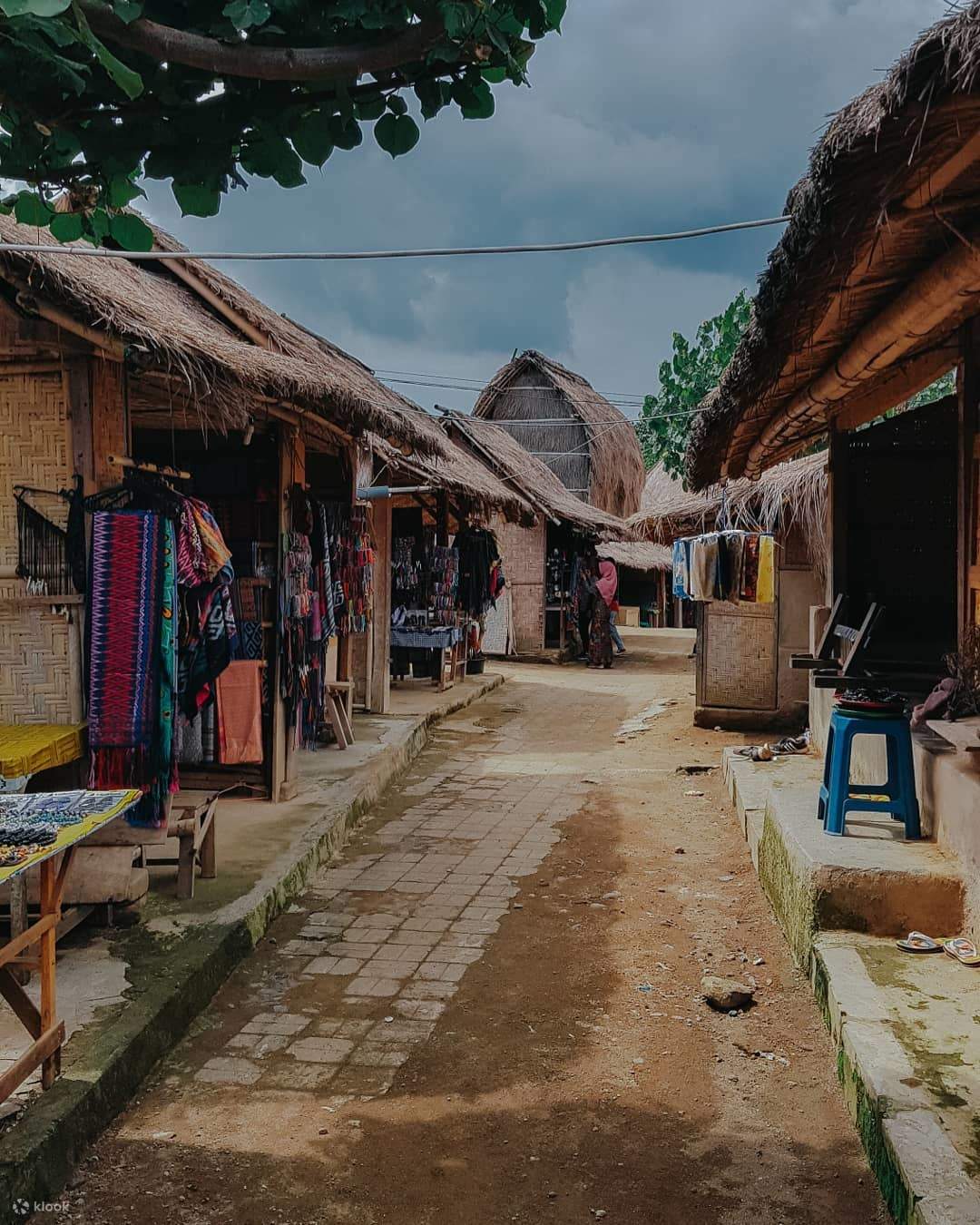 Private Sasak Village, Kuta Beach, dan Monkey Forest Day Tour di Lombok ...