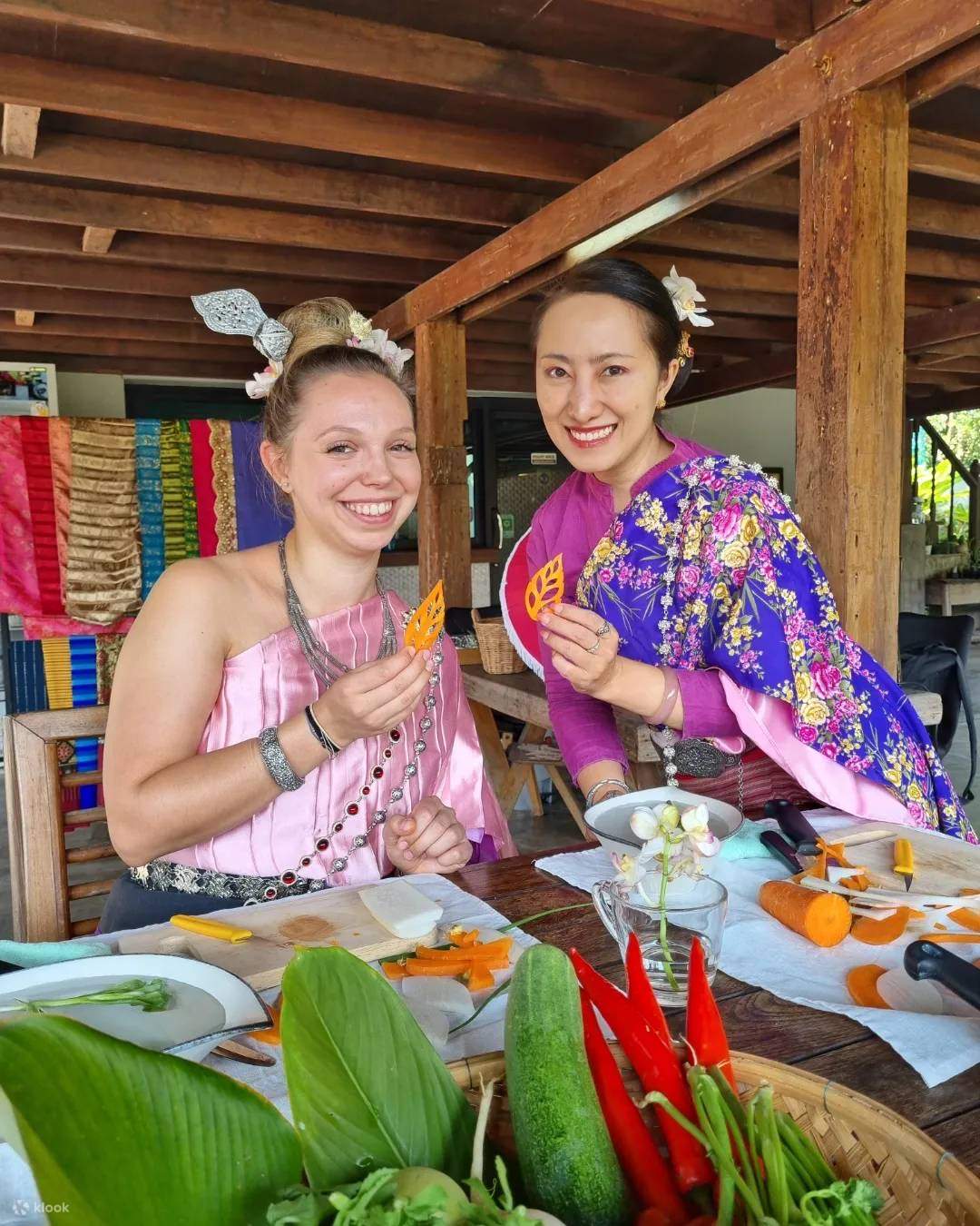 Bergabunglah Dalam Seni Ukir Buah Dan Sayur Oleh Pengrajin Lokal di ...