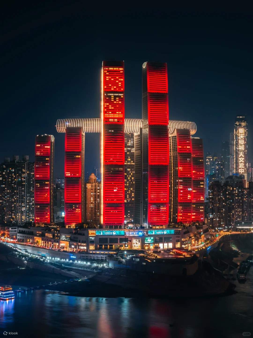 Chongqing City 4-day tour 2-8 people small group Jiefangbei ...