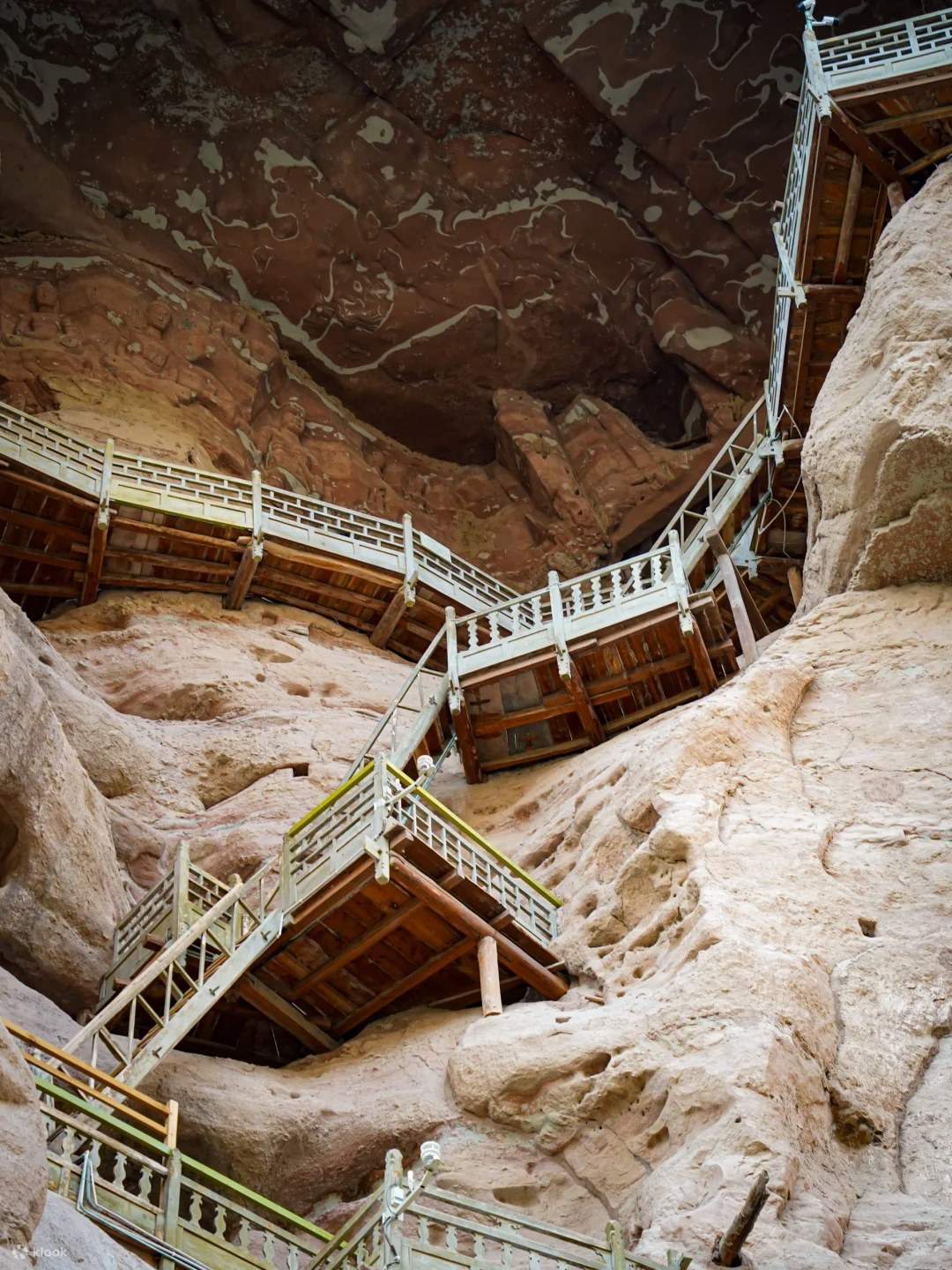 Liujiaxia and Bingling Temple Grottoes Day Tour from Lanzhou: Embrace ...