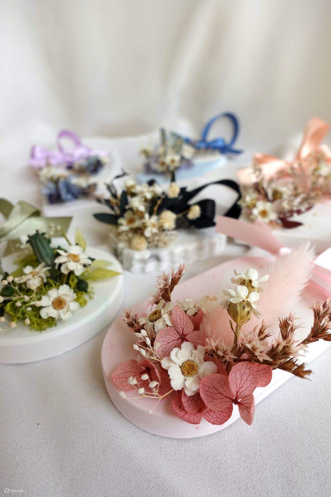 Taoyuan｜Flower Tablet Course: Making Floating Flowers - Klook