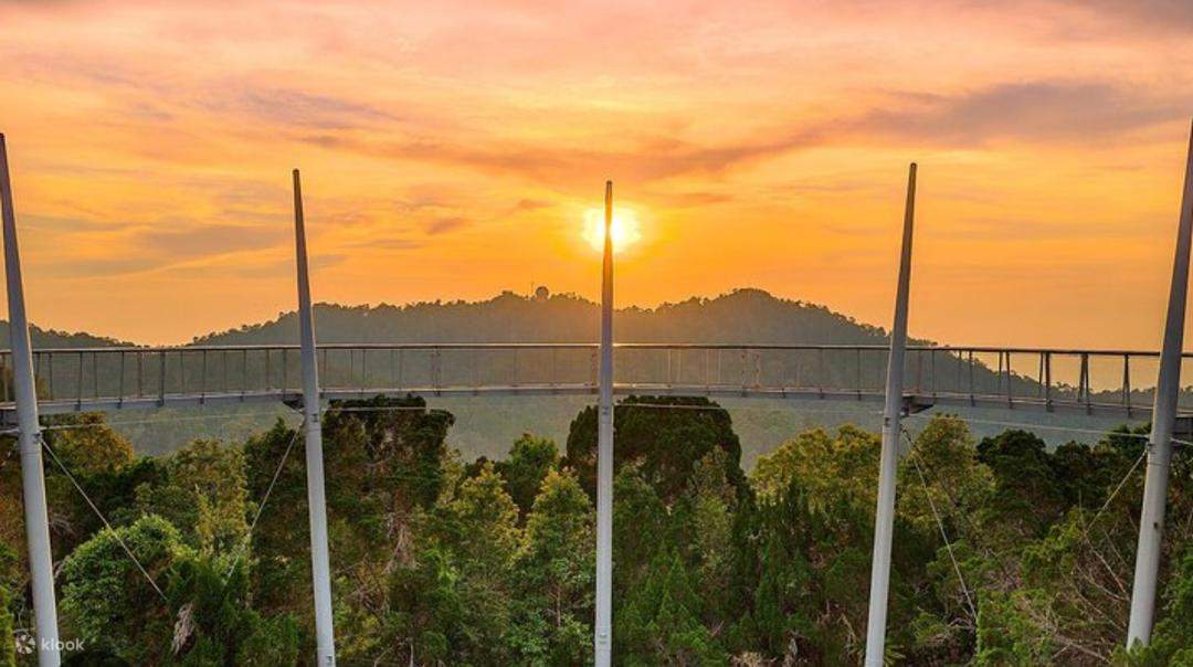 Sunrise Morning Tour : Penanghill & Local Morning Market - Klook Singapore