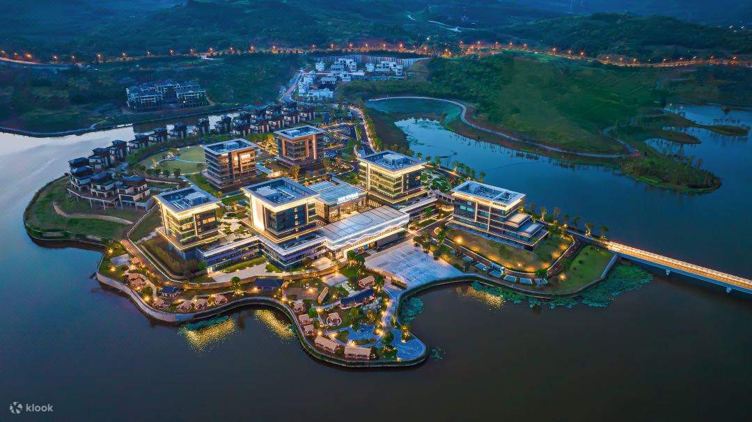 Chongqing New World Hotel Accommodation Package (Close to Xiu Lake ...