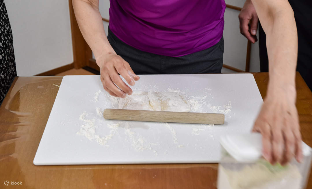 3 Jam Sertai Kelas Tokyo oleh Tempura Udon dan Pengalaman Memasak Gyoza di Tokyo Home - Klook ...