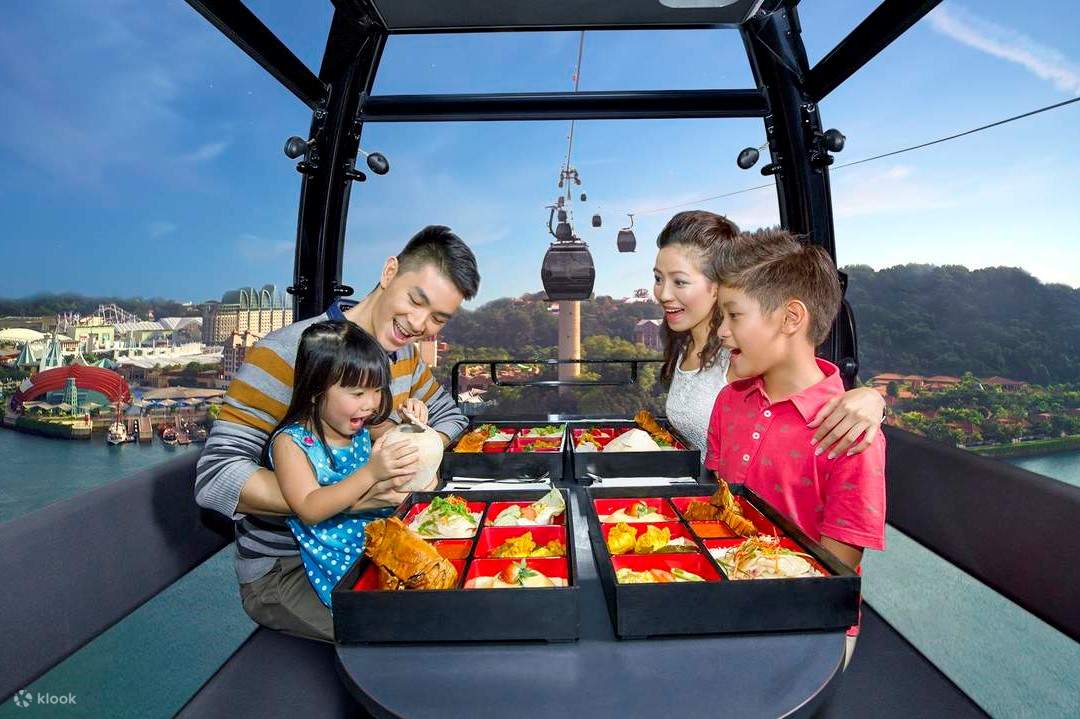 Madame Tussauds Singapore with Cable Dining Experience Half Day Tour ...