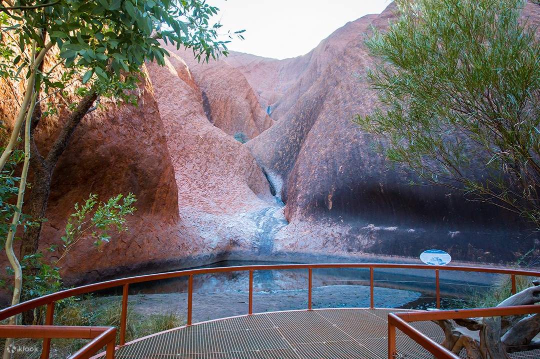 Lawatan Matahari Terbit Uluru dan Lawatan Berpandu di Tapak Dasar ...
