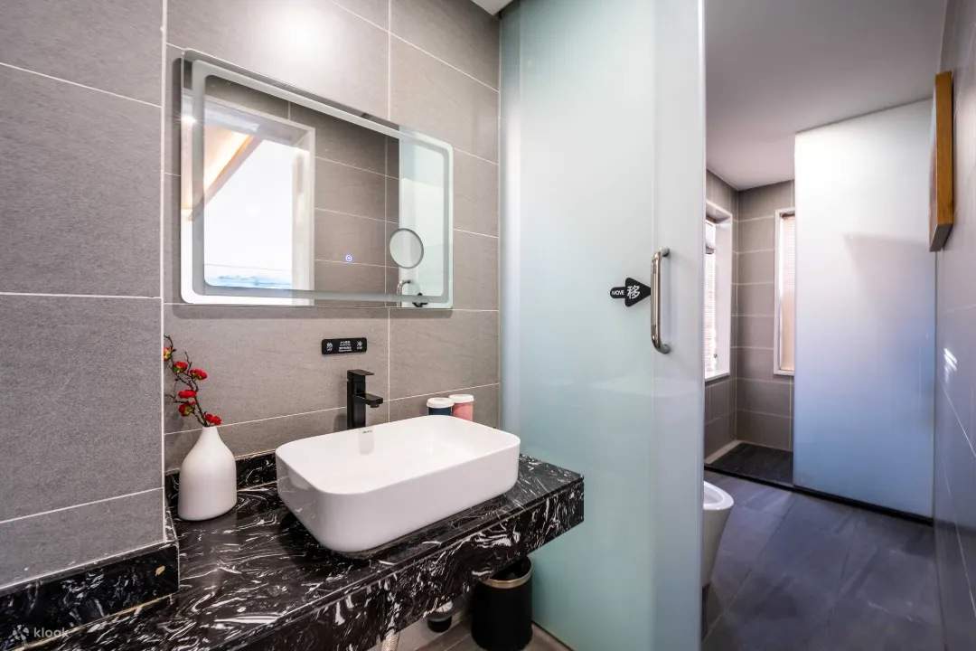 Shenzhen Guanlan Landscape Garden Lakeside Villa 2-day tour (hot spring ...