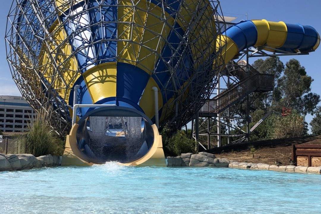 Tiket Masuk Hurricane Harbor 1 Hari Six Flags di Los Angeles (Masuk ...