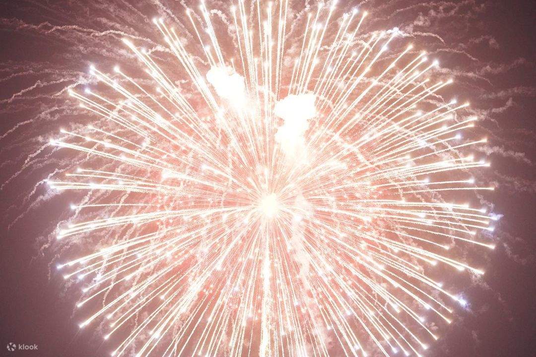 Hokkaido｜Lake Toya Fireworks Festival, Showa Shinzan, and Lake Hill ...