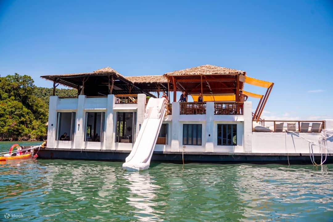 The Floating Club House at Pulau Gaya – Unique Island Dining Near Kota ...