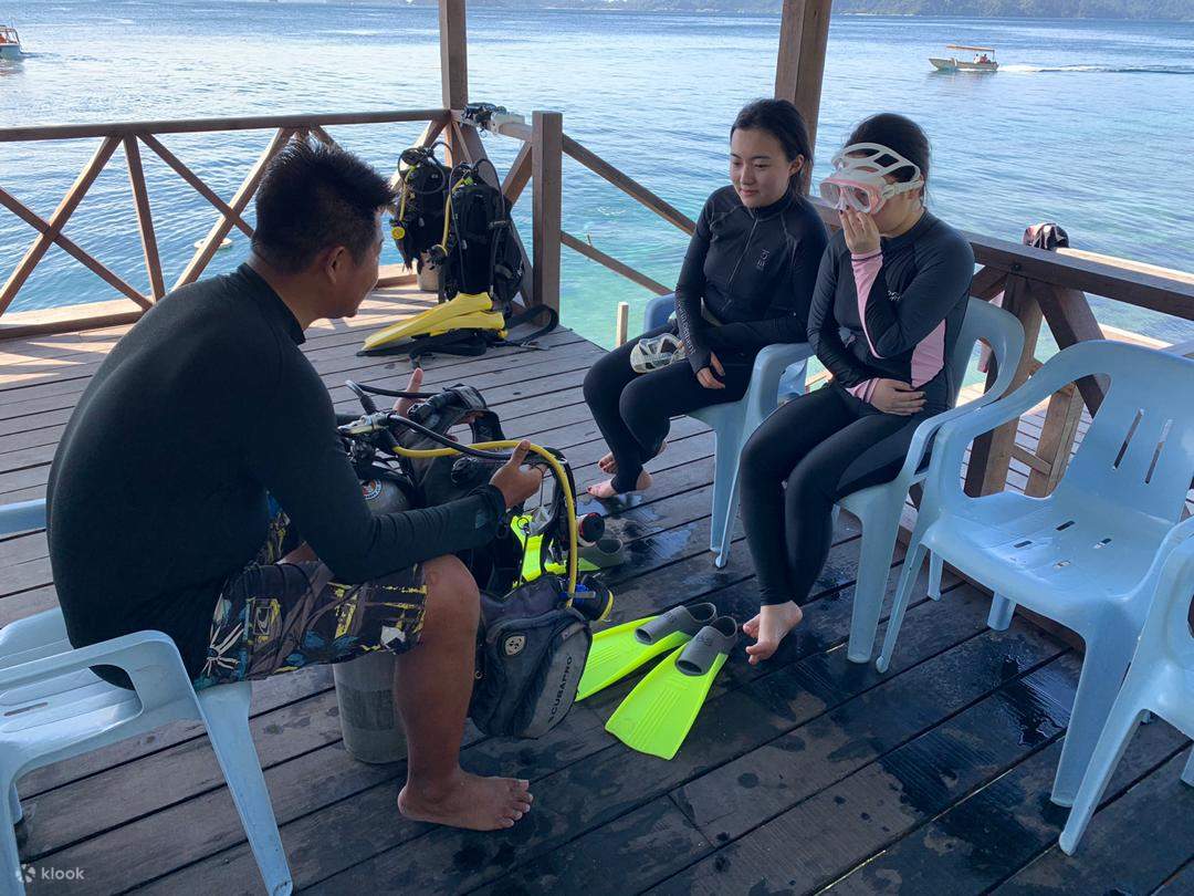 수중 세계 탐험 Padi 다이브 센터와 함께 코타키나발루에서 Padi 디스커버 스쿠버 다이빙 클룩 Klook 한국