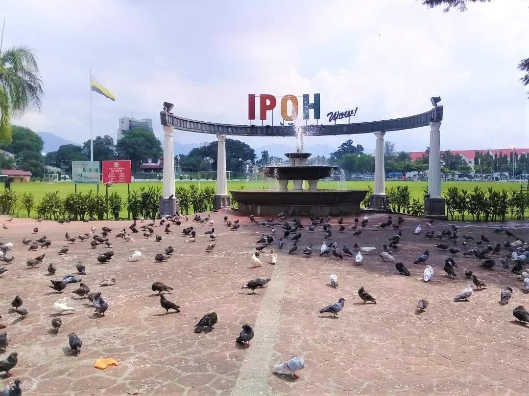 Kek Lok Tong Cave, Concubine Lane, and Traditional Food Tour in Ipoh ...