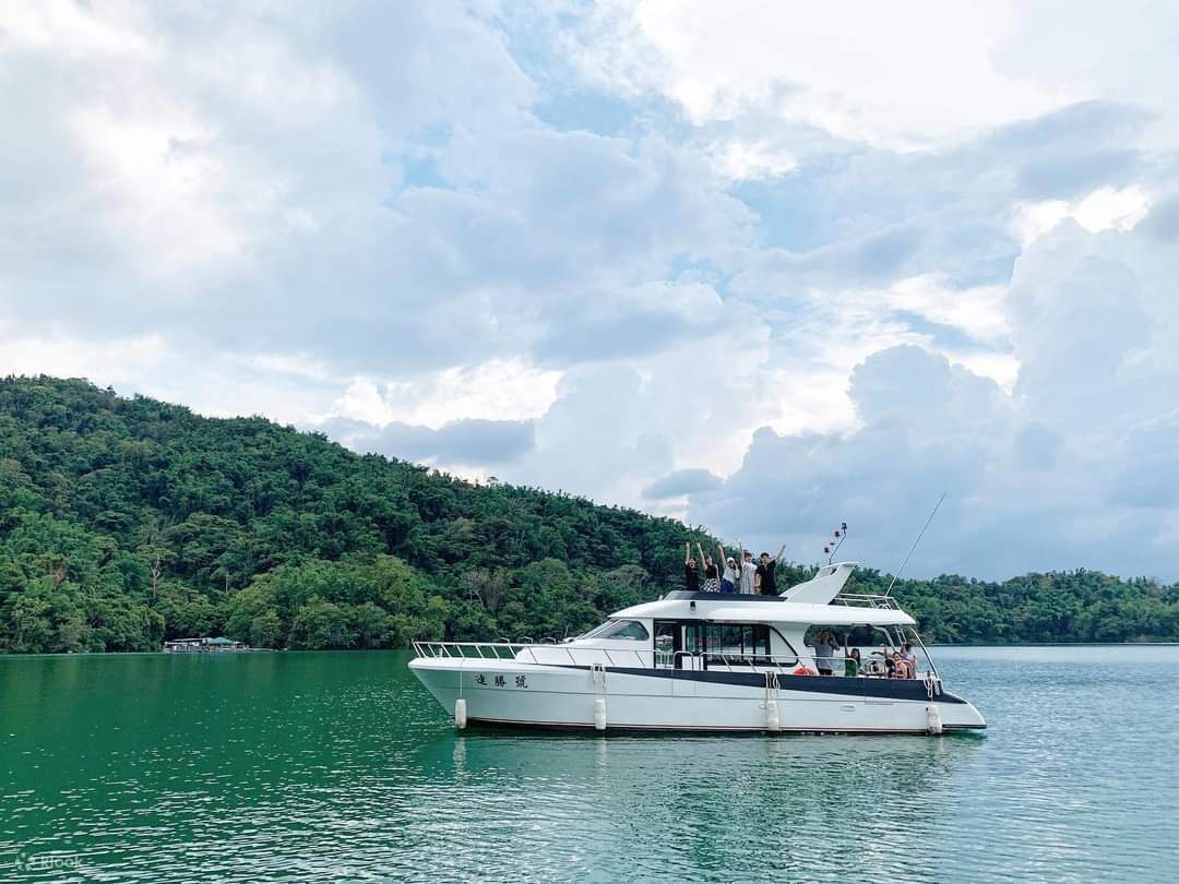 Nantou Sun Moon Lake Yacht Party + Stand Up Paddle SUP - Klook Indonesia
