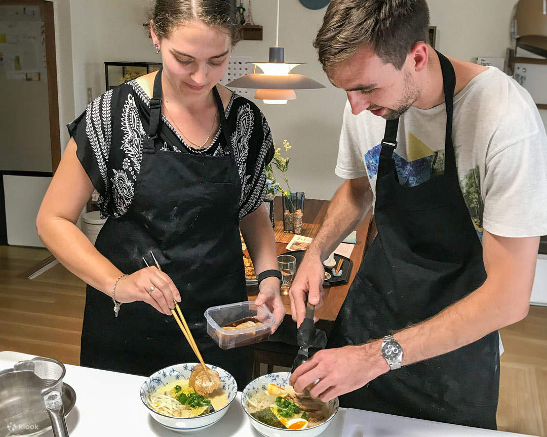3 Jam Sertai Kelas Memasak Osaka oleh Creamy Ramen & Kelas Memasak Gyoza Rangup di Osaka - Klook ...