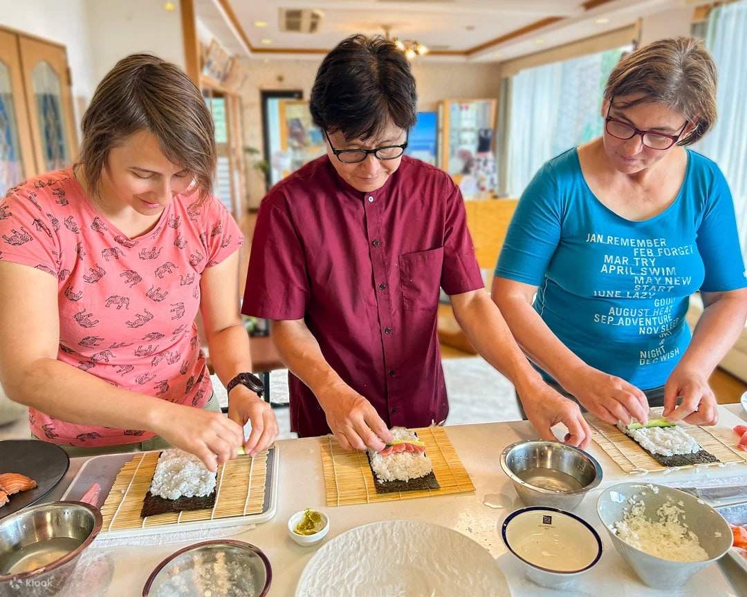 3 Jam Ikuti Kelas Memasak Osaka dengan Kelas Membuat Sushi & Ramen ...