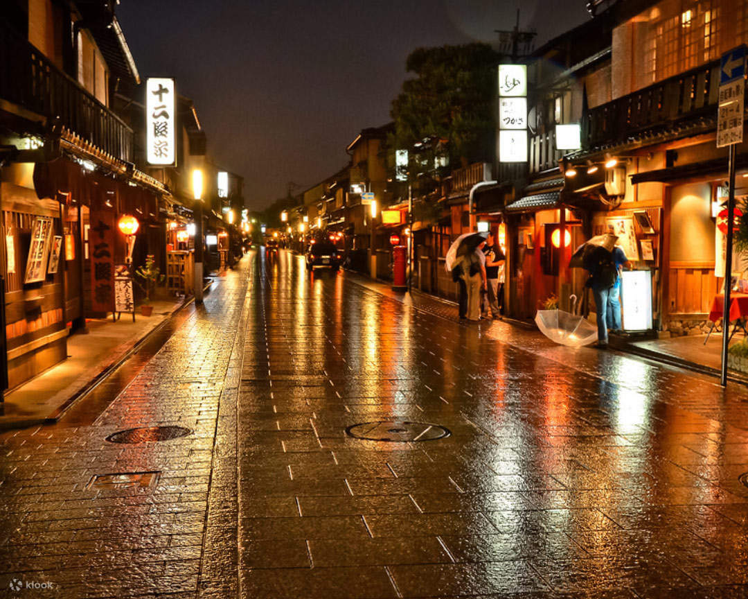 Gion Tour at night and Kyoto Join In 3 hr Walking Tour with Kaiseki ...