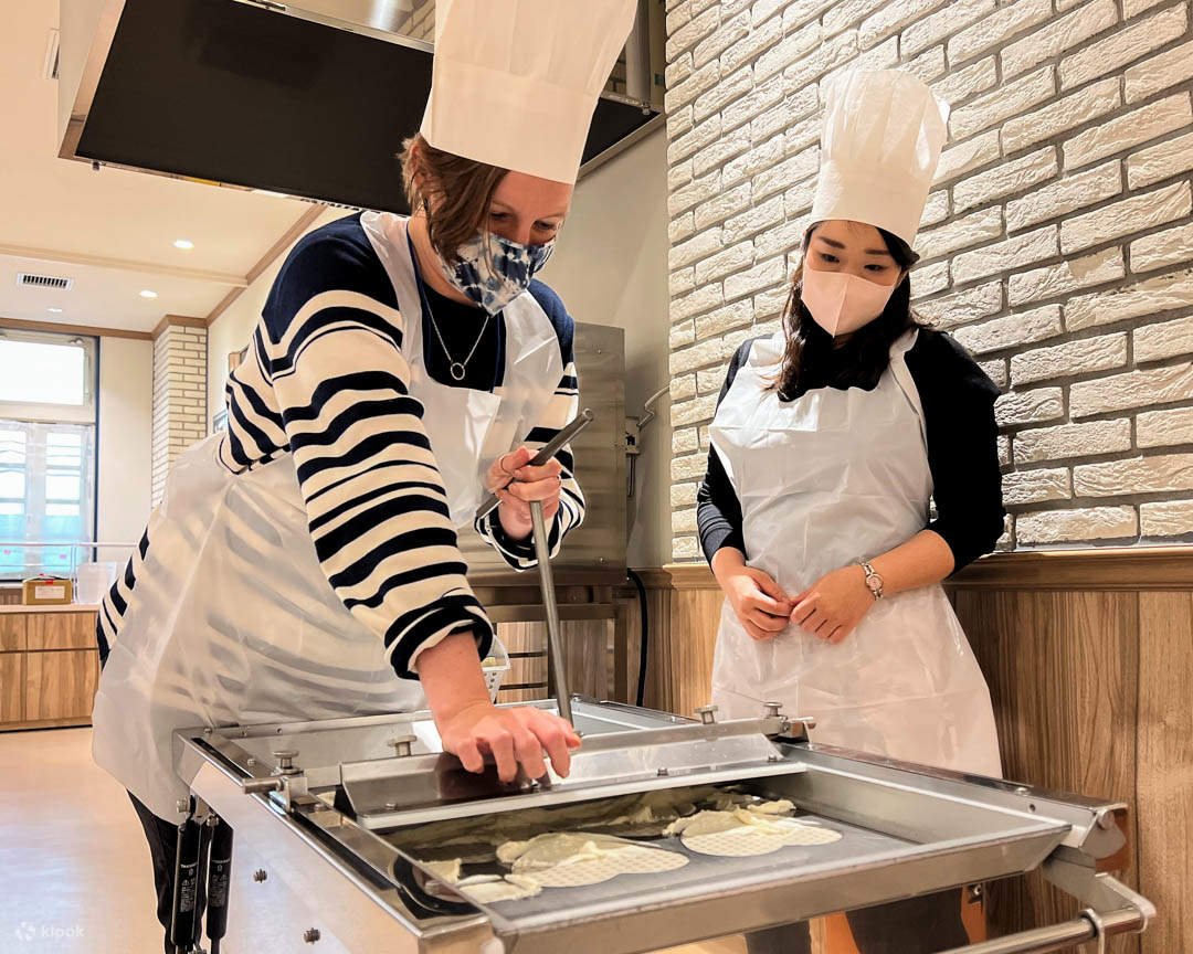 Buat Kue Shiroi Koibito Anda Sendiri yang Terkenal di Sapporo - Klook ...