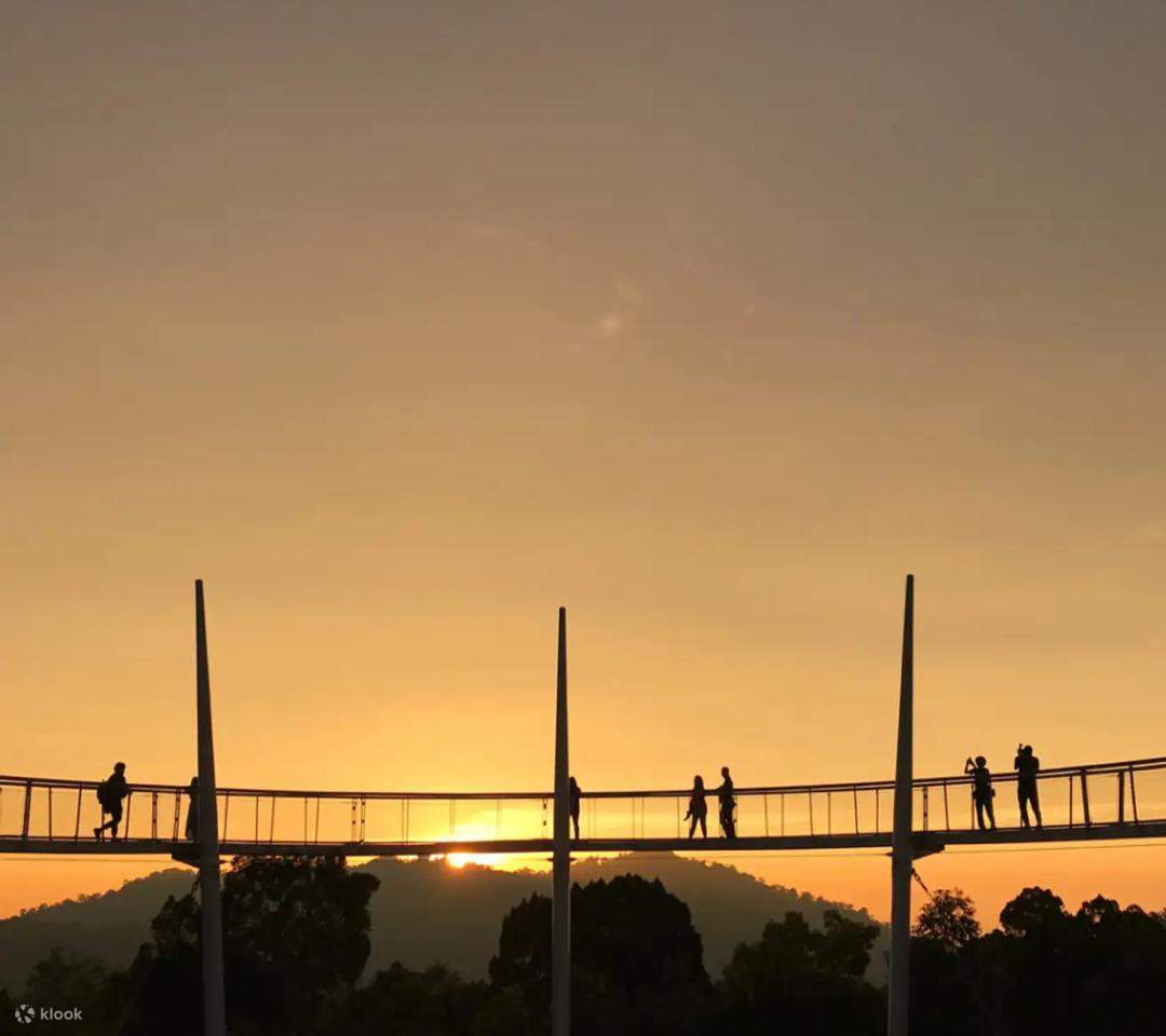 Sunrise Morning Tour : Penanghill & Local Morning Market - Klook Singapore