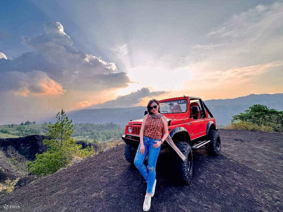 Gunung Batur 4WD Jeep Sunset dengan Fotografer dan Warna Jeep Kustom ...