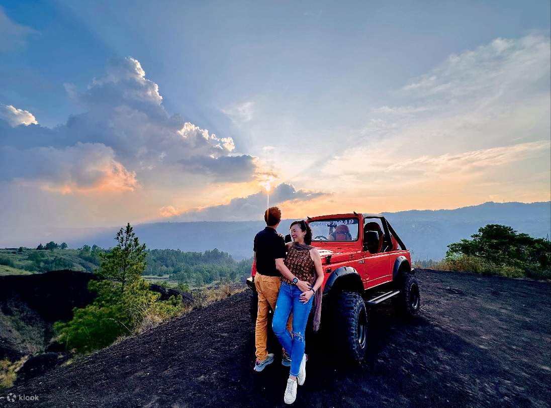Mount Batur 4WD Jeep Sunset with Photographer and Custom Jeep Color - Klook