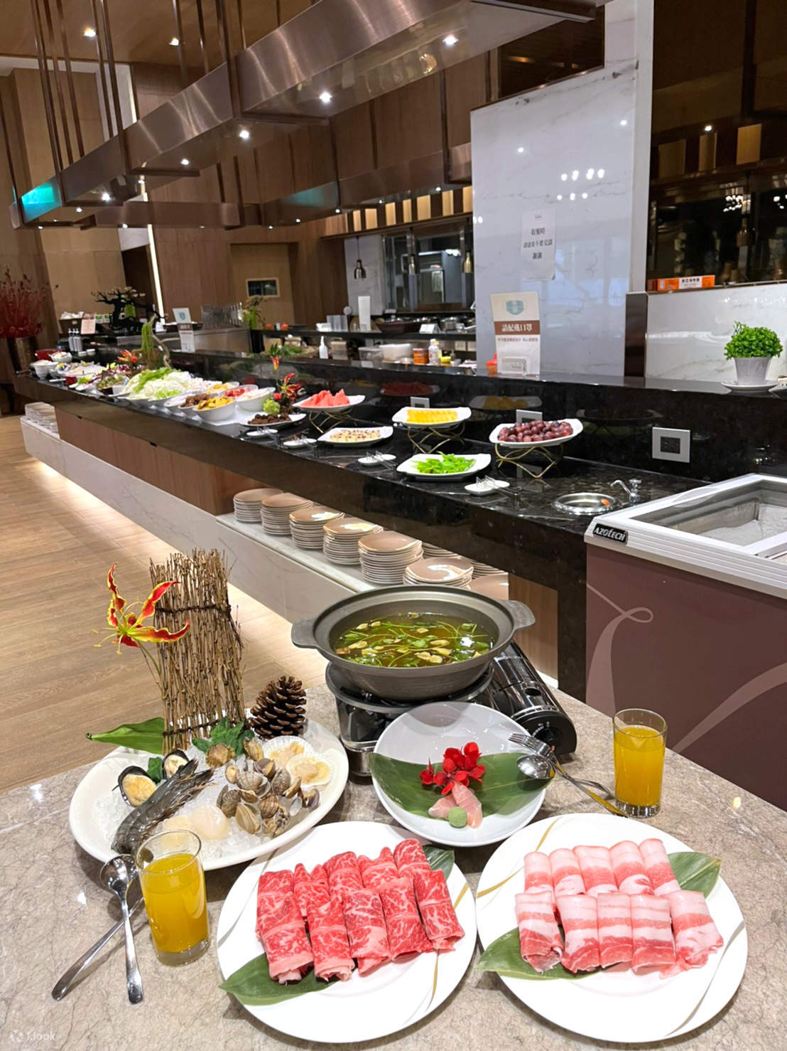 Yilan: Zhongtian Hot Spring Resort Hotel - Qingbo Hot Spring Spa Pool ...