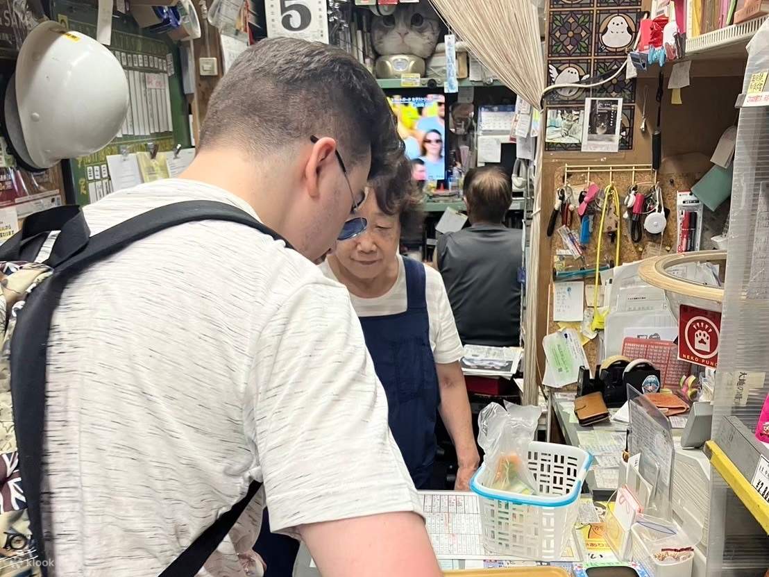 Tokyo:Exploring Shinjuku with Japanese university students - Klook