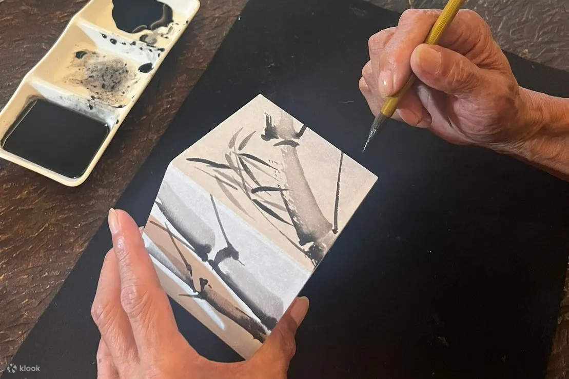 Sumi-e (Ink Painting) Experience in green tea shop, Tsukiji, Tokyo ...