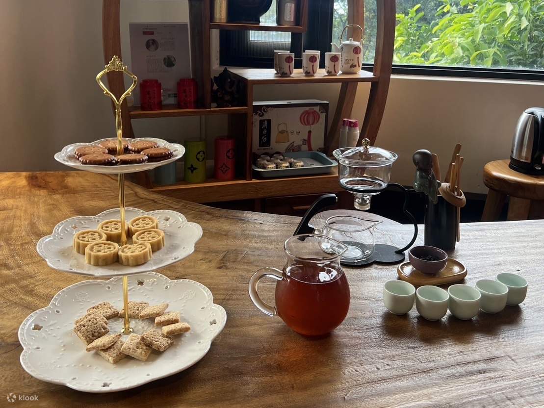 Jiufen Old Street Taiwan Tea Experience (Including Aboriginal Costume ...