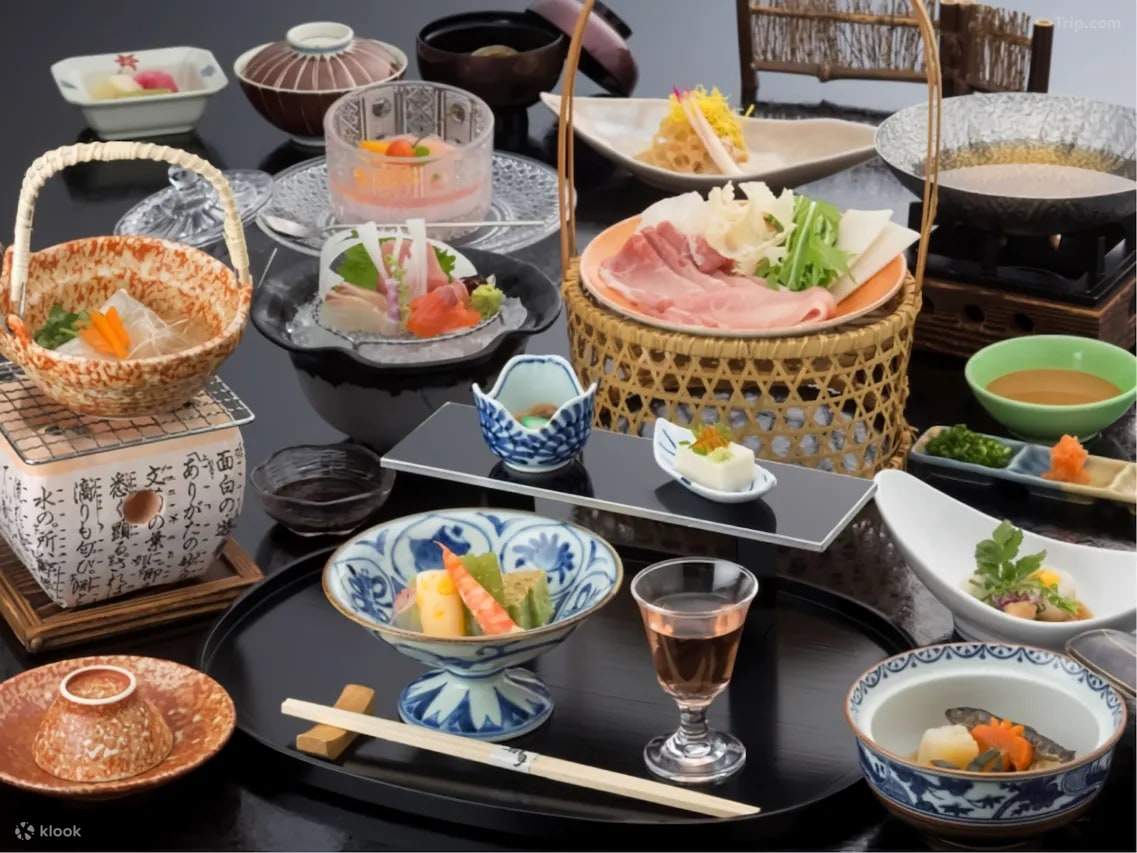 Staycation at Shuhokaku Kogetsu with Buffet Breakfast and Dinner ...