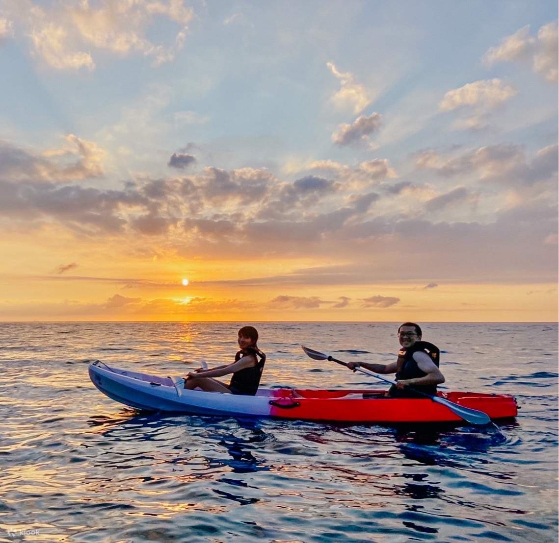 Pingtung: Little Liuqiu Whale Latitude Ocean Club - Canoe / Transparent ...