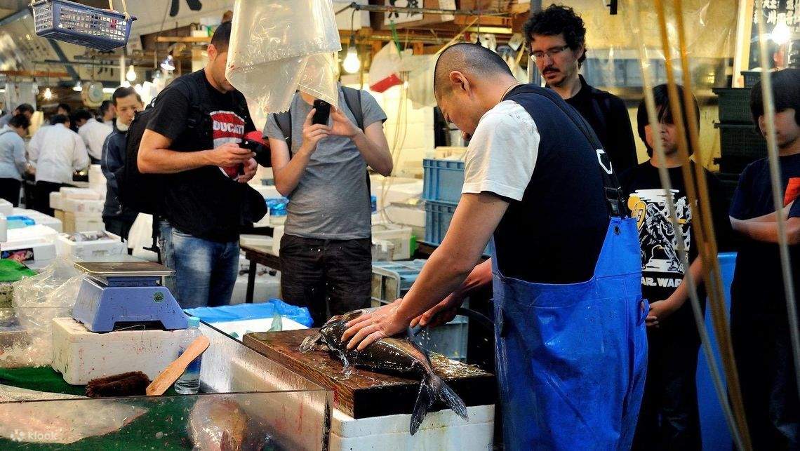 Tsukiji Fish Market Food Tour with National Licensed Guide in Tokyo - Klook