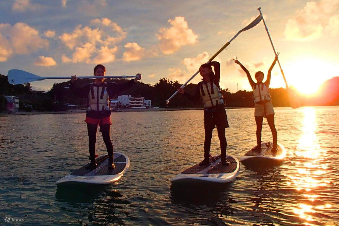 Pengalaman Sunset Stand Up Paddle Board di Okinawa - Klook Indonesia