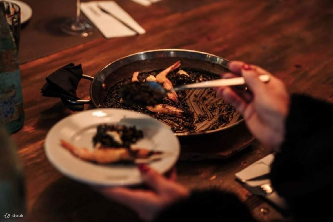 Tour tham quan El Born và Khu phố Gothic Tipsy Tapas - Klook Việt Nam