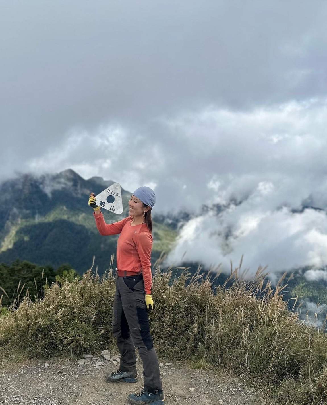 Mountain Hiking Shuttle: Wuling Quadruplet Mountains Trailhead ...