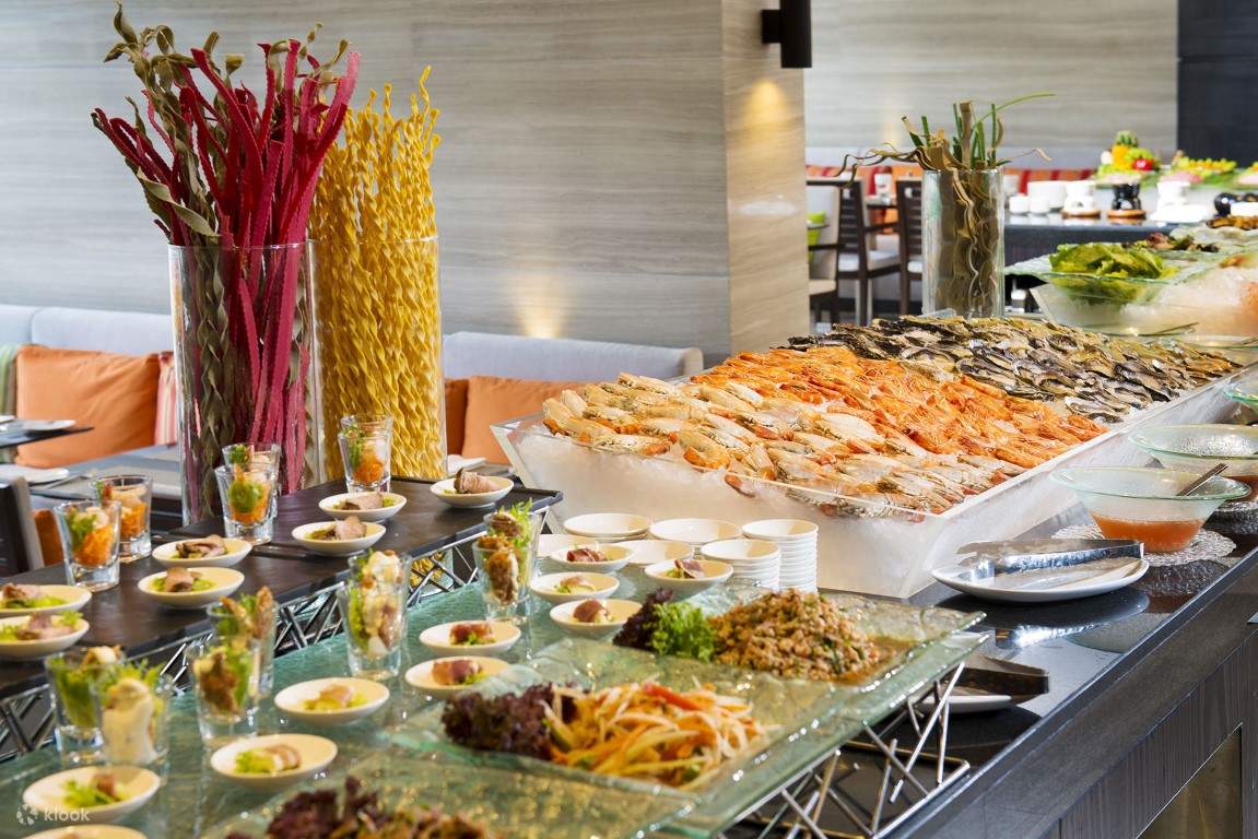 Makan malam prasmanan di Zeta Cafe Holiday Inn Bangkok Sukhumvit 22 - Klook Indonesia