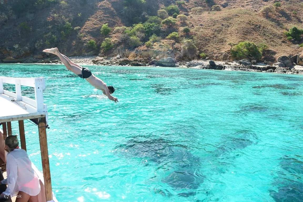 Tour di 1 giorno alla Grotta di Rangko e Snorkeling all'Isola di Sabolo ...