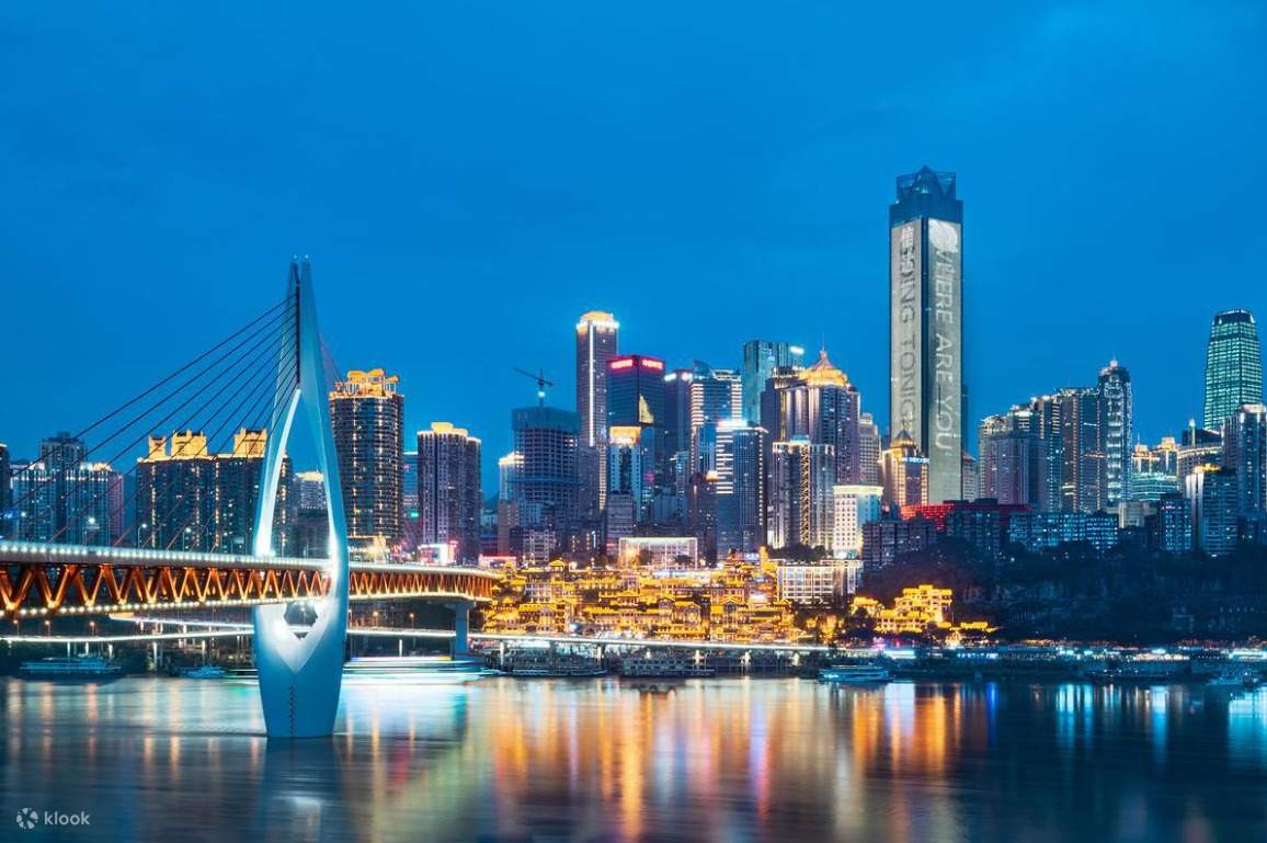 Enjoy the night view of Chongqing Mountain City! Choose from three ...