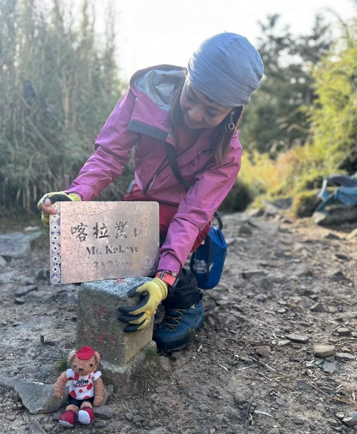 Mountain Hiking Shuttle: Wuling Quadruplet Mountains Trailhead ...