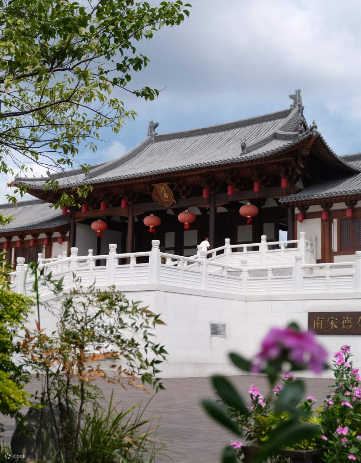 Hangzhou Imperial Architecture Culture One-Day Private Tour: De Shou ...