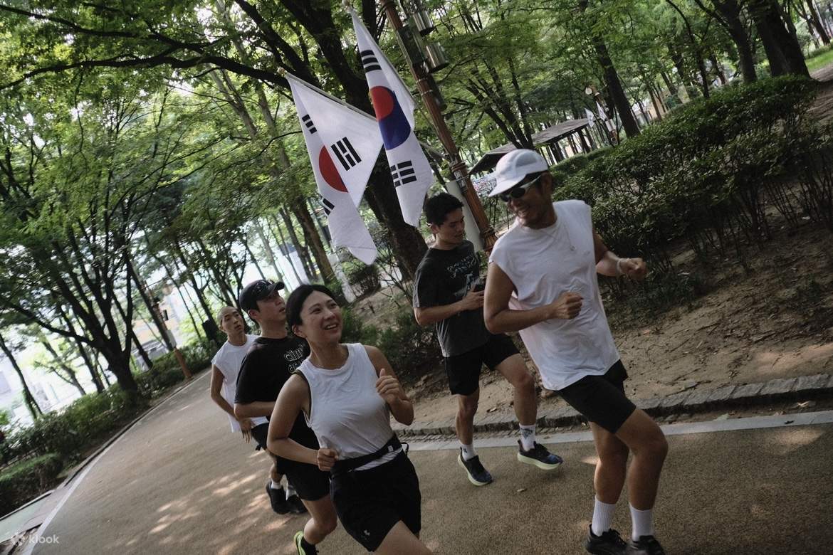 Seoul Gwanghwamun Loop Running Tour - Klook