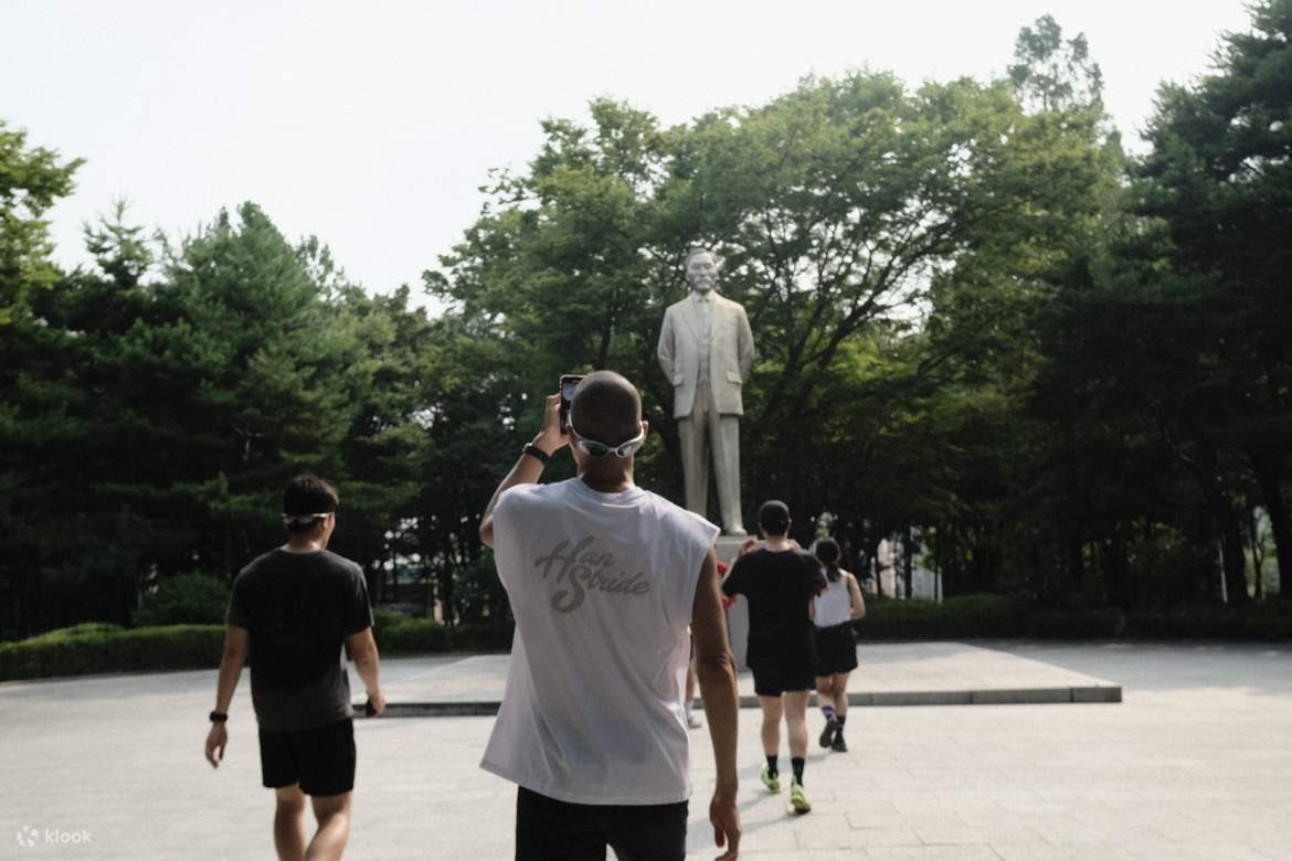 Seoul Gwanghwamun Loop Running Tour - Klook Australia