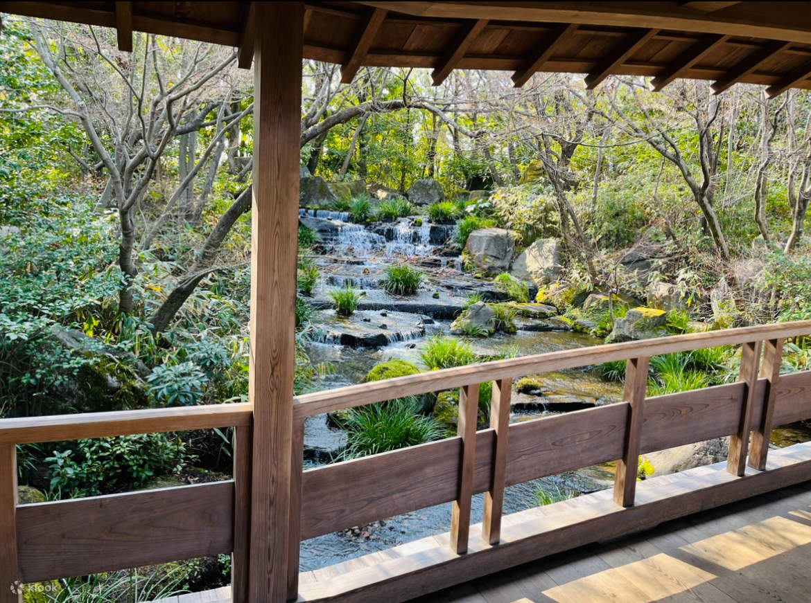 Walking Tour in Himeji: Castle, Garden and Aizome (Indigo Dyeing ...