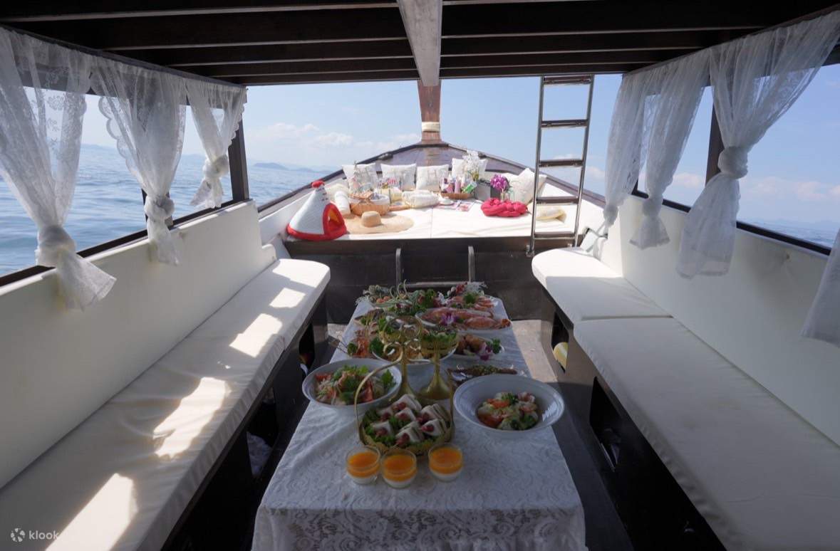 Sewa Pribadi di Phuket dengan Perahu Panjang Mewah oleh Super Yacht ...