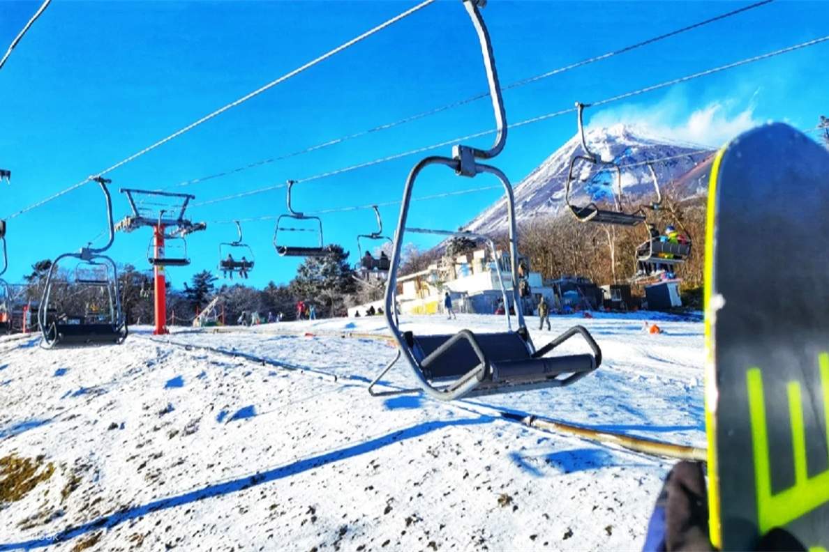 Mt. Fuji 2nd Station Yeti Snow Resort Snow Play/Skiing & Japanese Hot ...